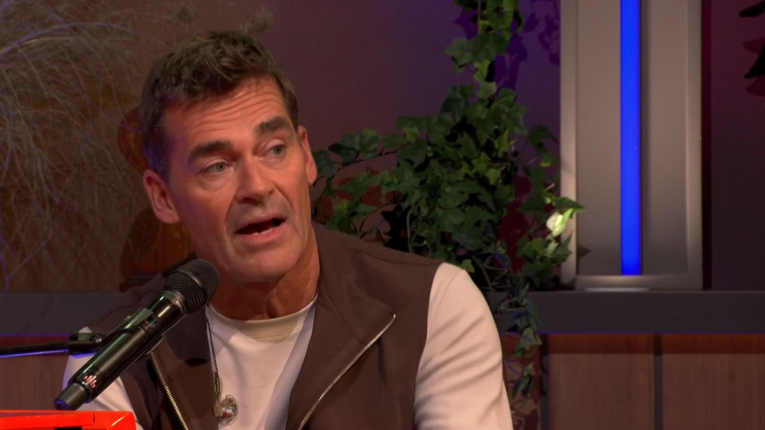 Hélène Hendriks bevraagt Jeroen van der Boom over Gordon